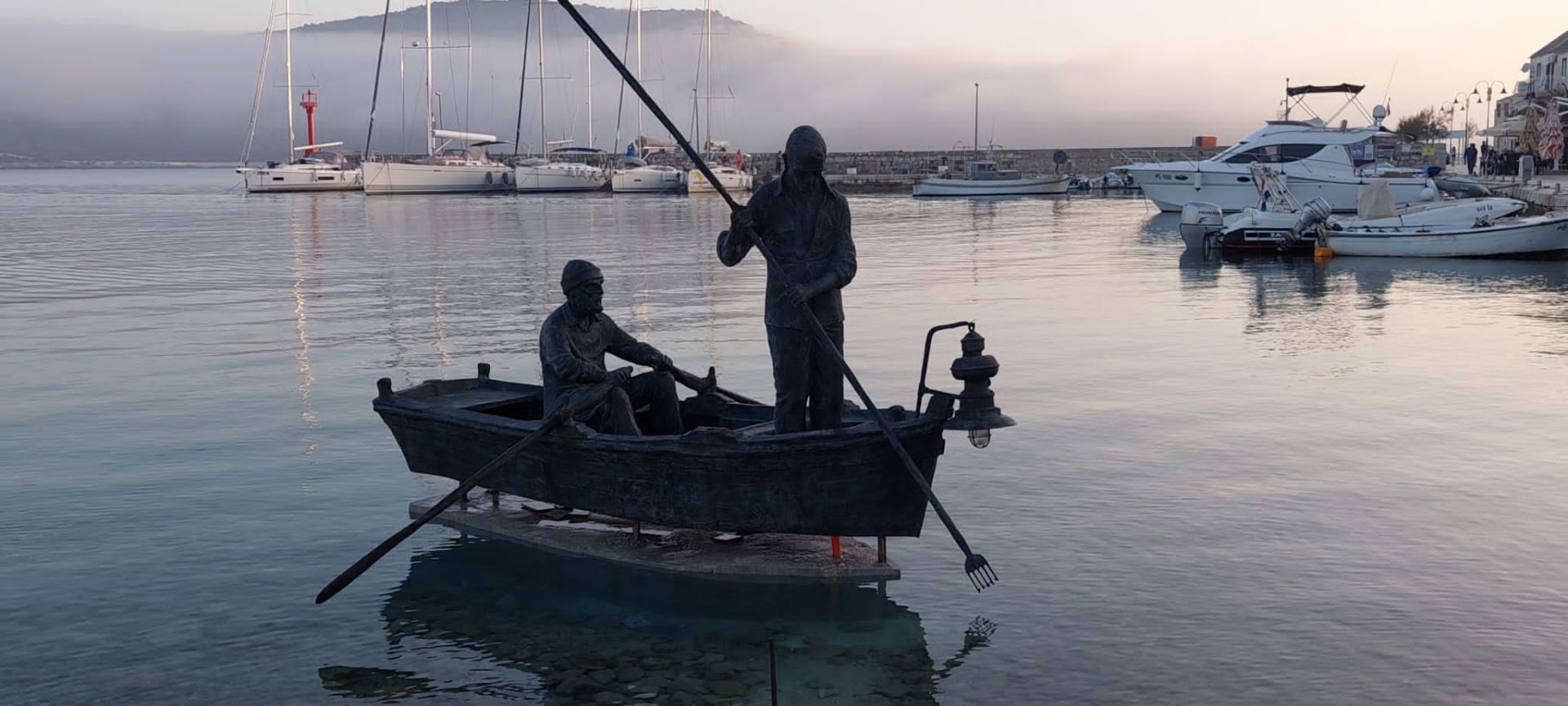 Primošten dobio novu atrakciju: Spomenik s dva ribara u barci - Pomorac