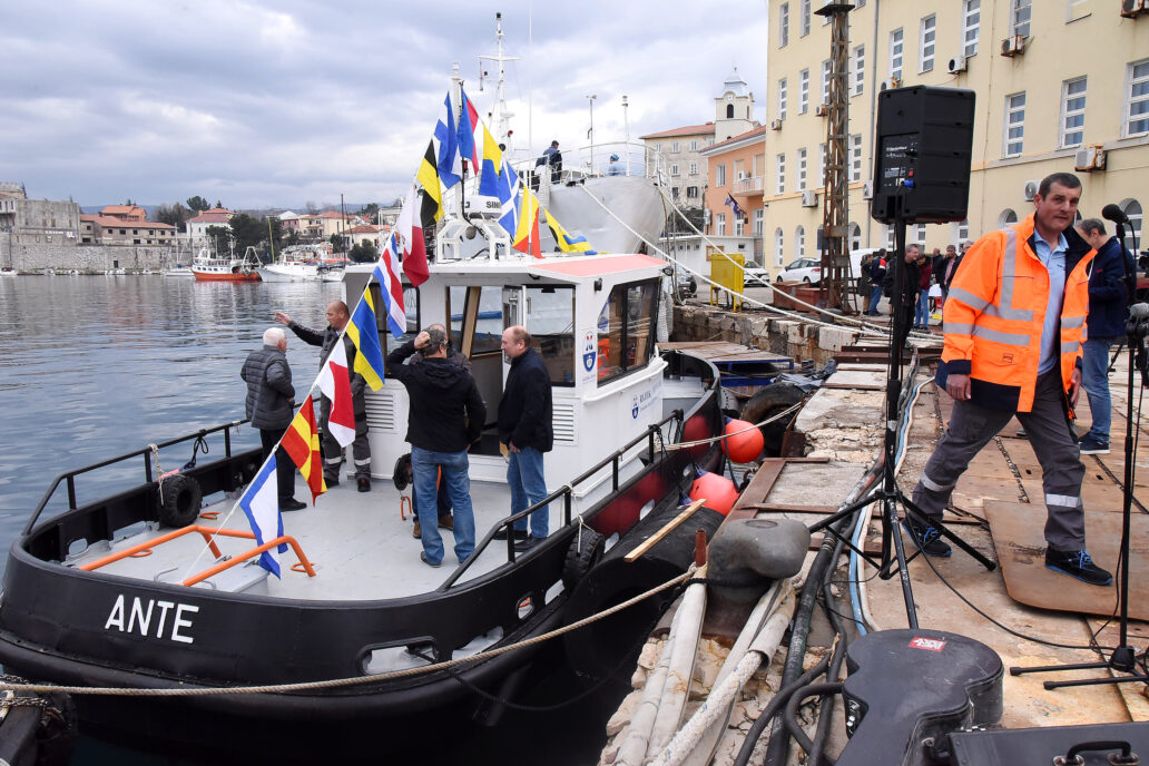 U Kraljevici krštena nova i najjača brodica u floti Rijeka plova ...