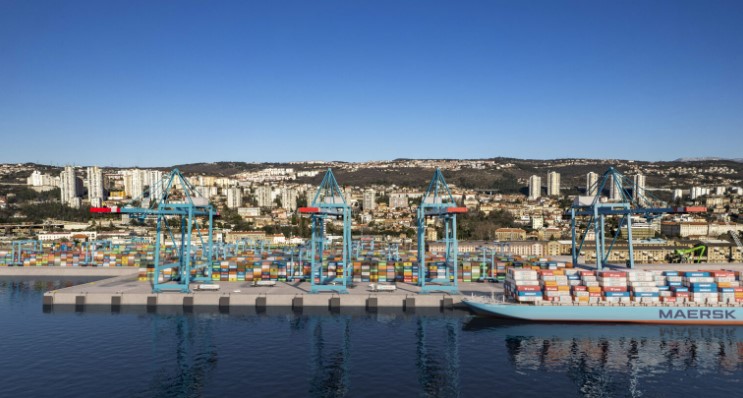 Prve dizalice za Rijeka Gateway stižu na Zagrebačku obalu - Pomorac