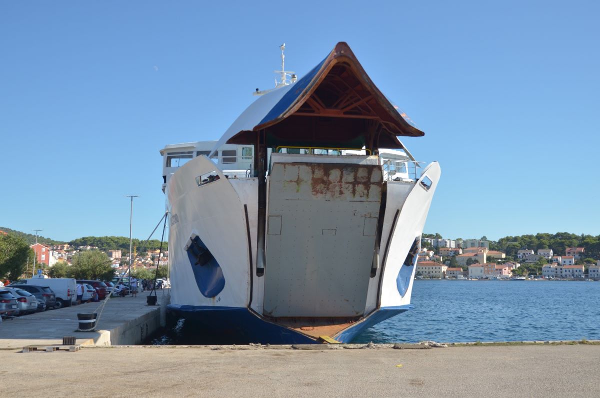 Tragedija na trajektu Lastovo: Signal za alarm u hrvatskom pomorstvu ...