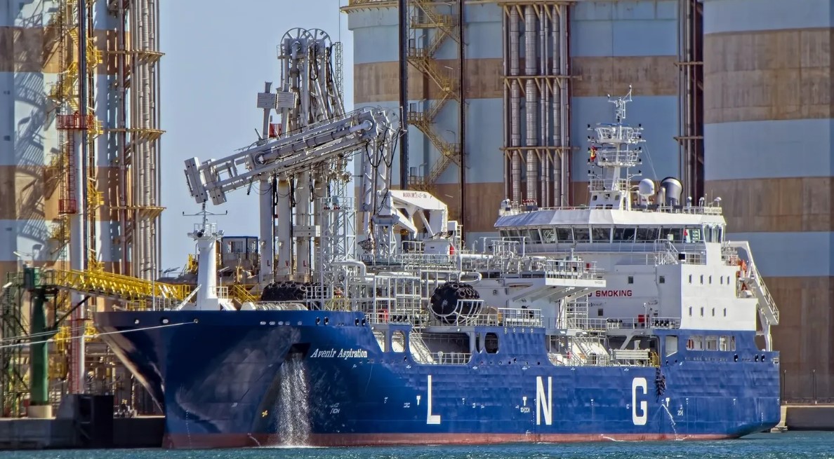 Avenir LNG prodaje terminal u Sardiniji i postaje čisti LNG bunker operater - Pomorac